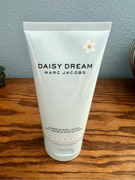 Marc Jacobs | Bath & Body | Marc Jacobs Daisy Dream Body Lotion ...